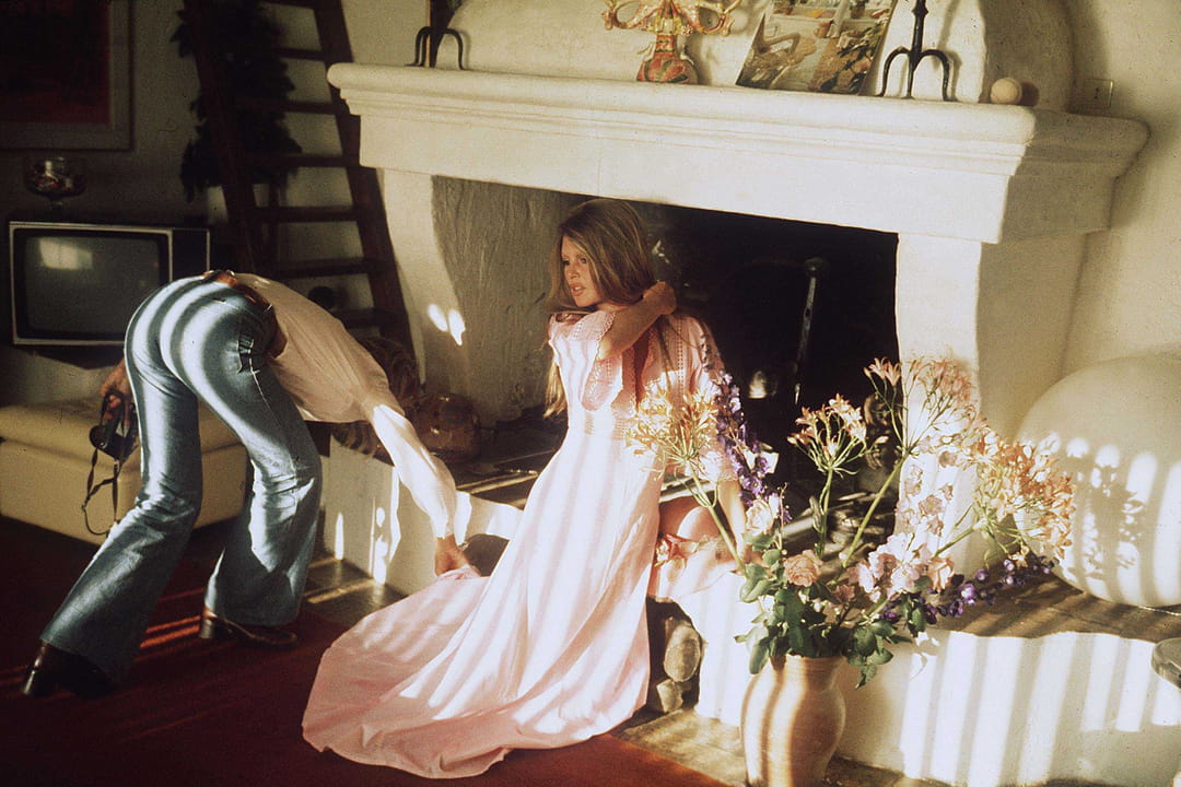 Brigitte Bardot dans son salon à La Madrague : elle y recevait parfois ...