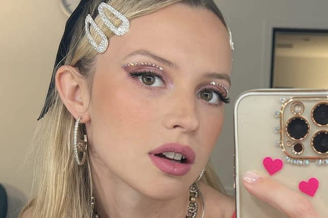 Les strass sur les yeux d'Angèle