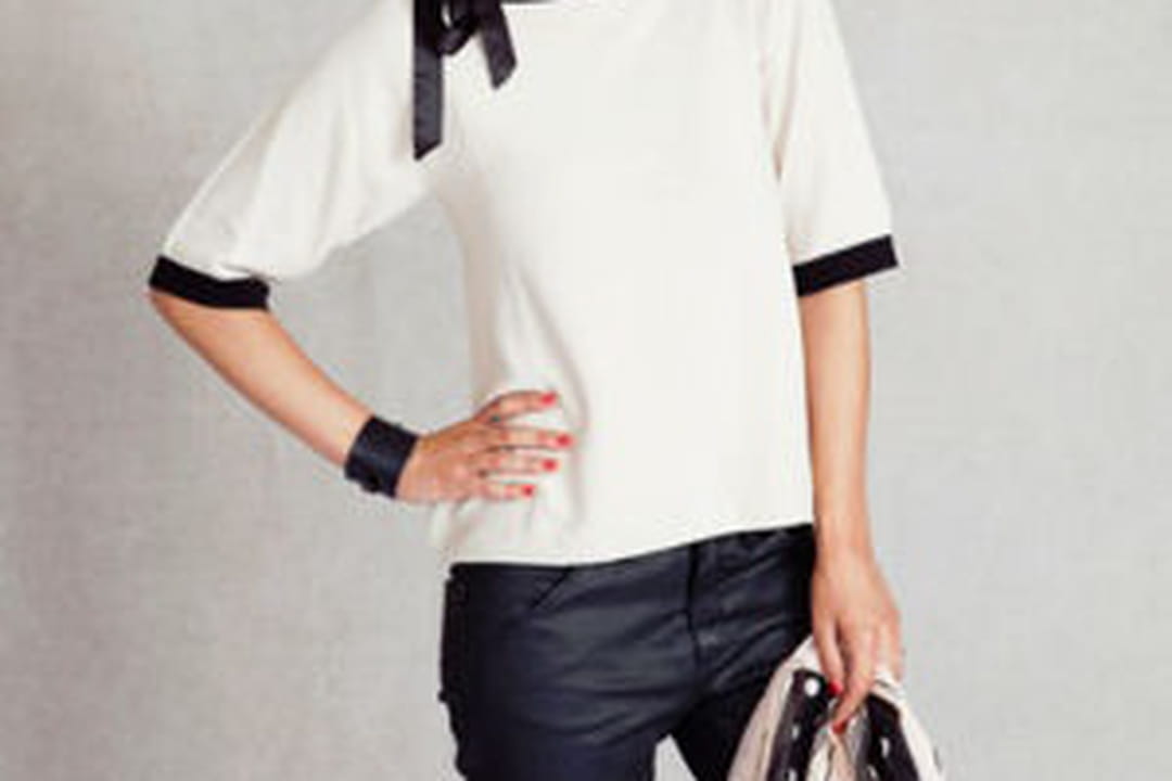 Blouse black & white et pantalon effet ciré de Chipie