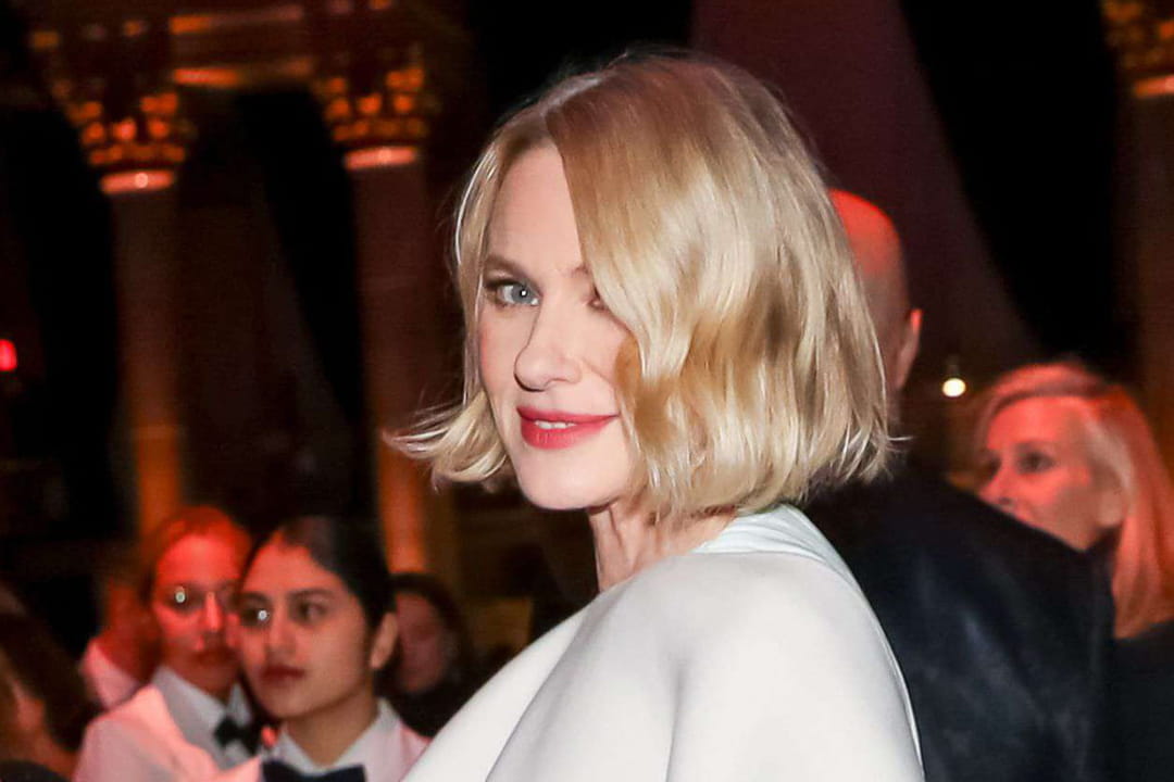 Naomi Watts prouve que le blanc se porte aussi en hiver