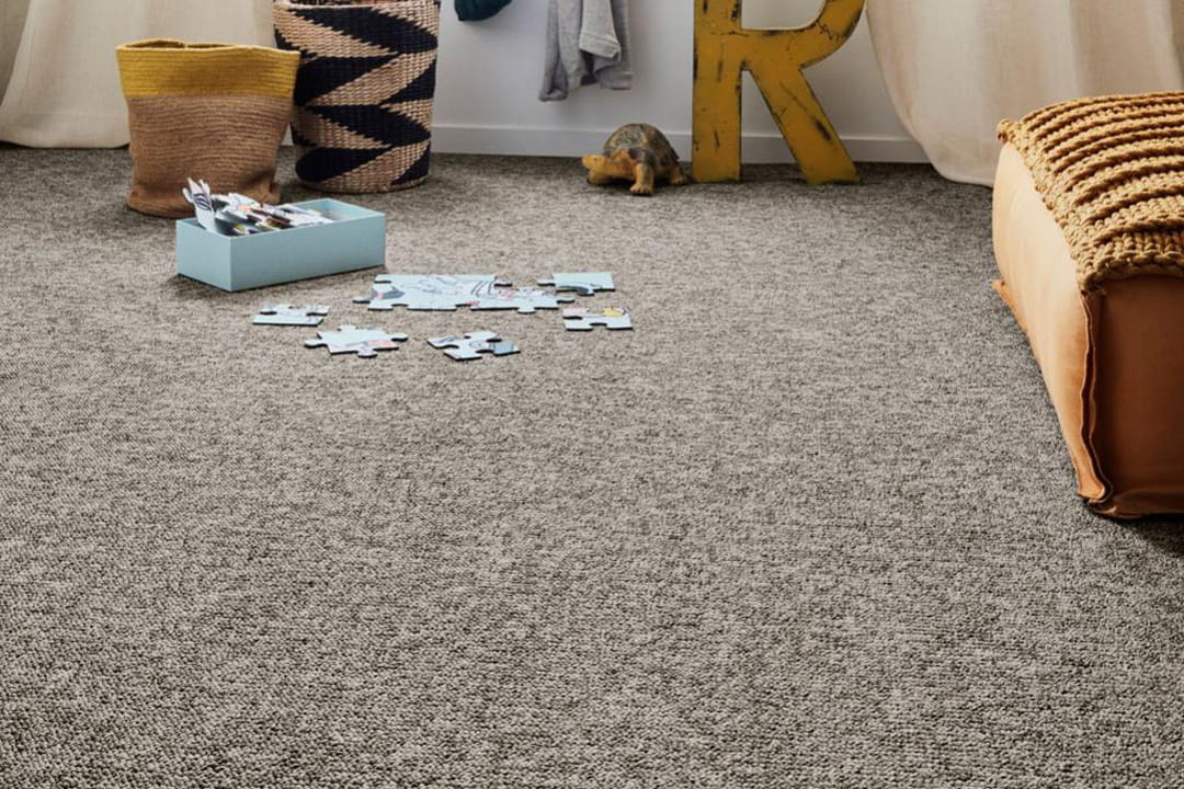 Une moquette gris chiné