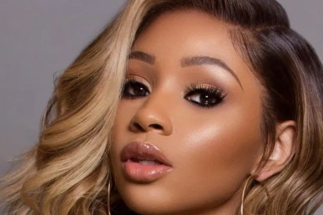 Le carré long plongeant ondulé asymétrique