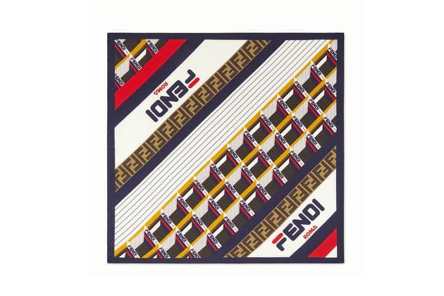 Foulard "Fendi Mania" de Fendi