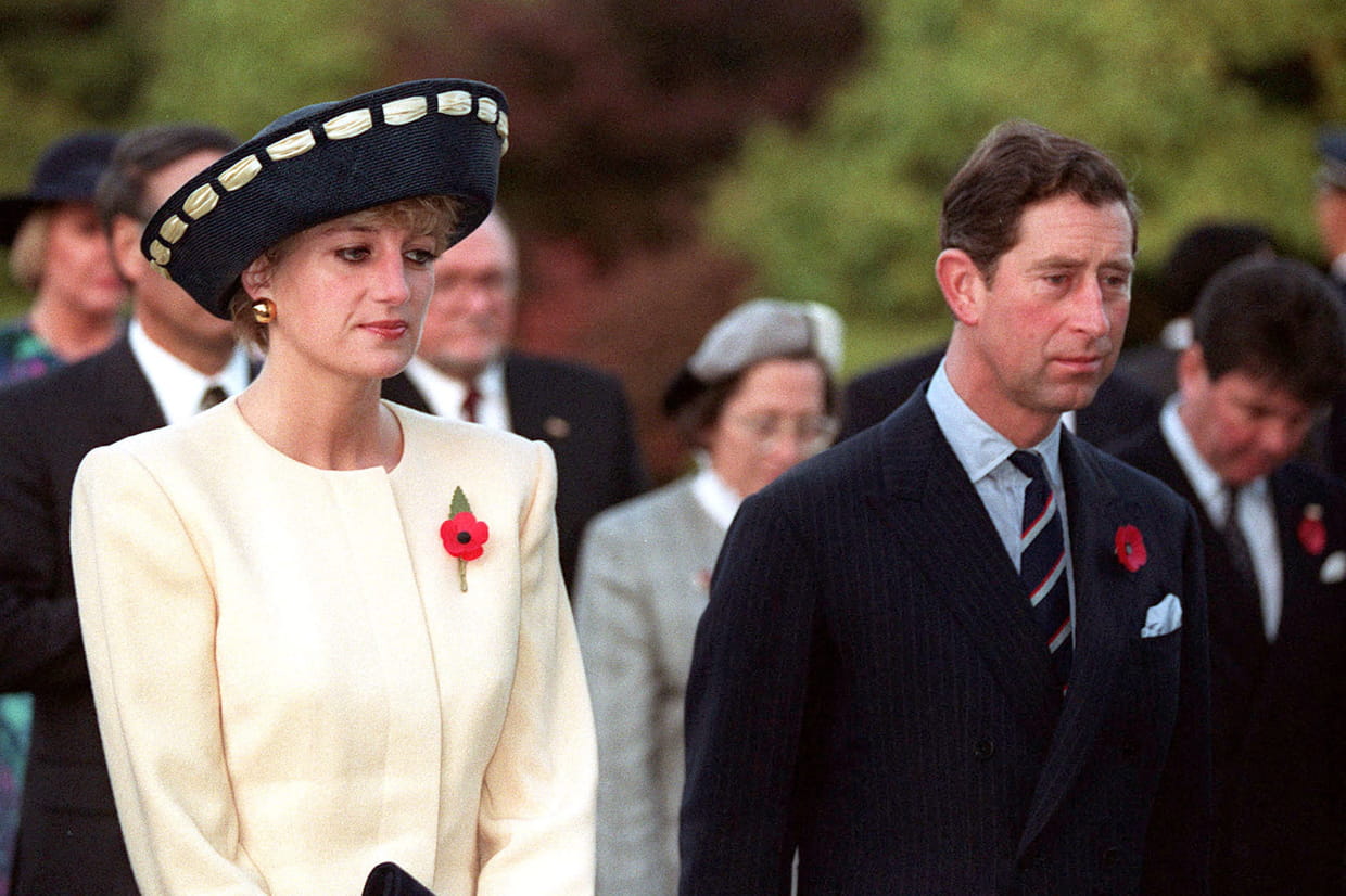Le Prince Charles Et Lady Diana Lors Dune Commémoration Pour La Guerre