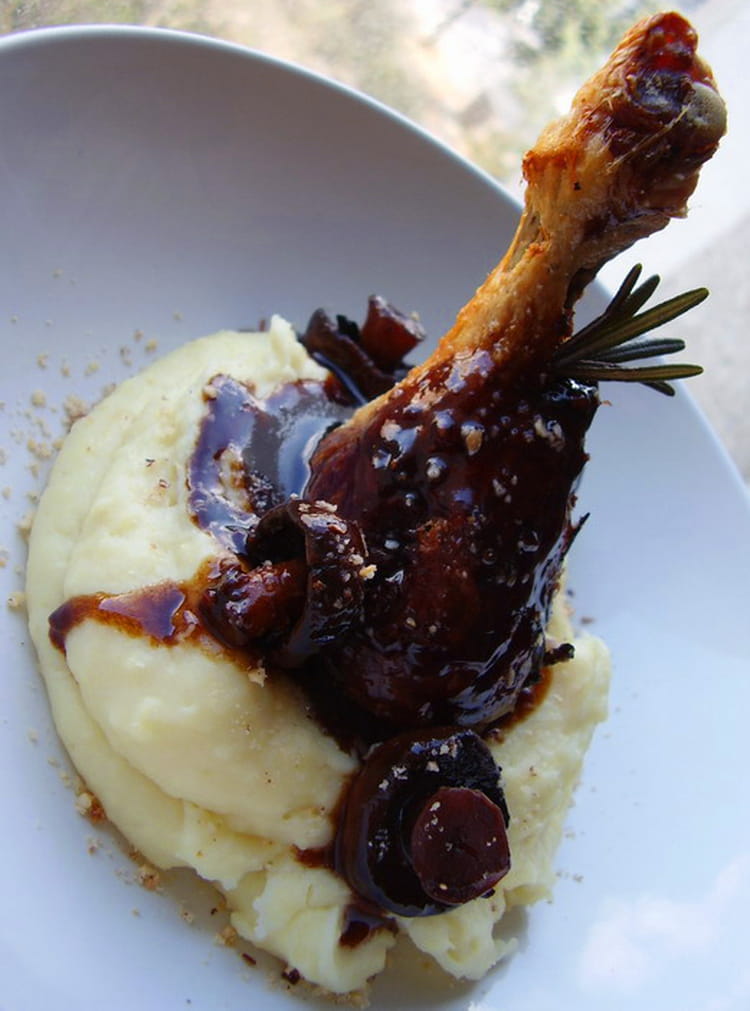 Poulet confit à la noisette et romarin, sauce au café