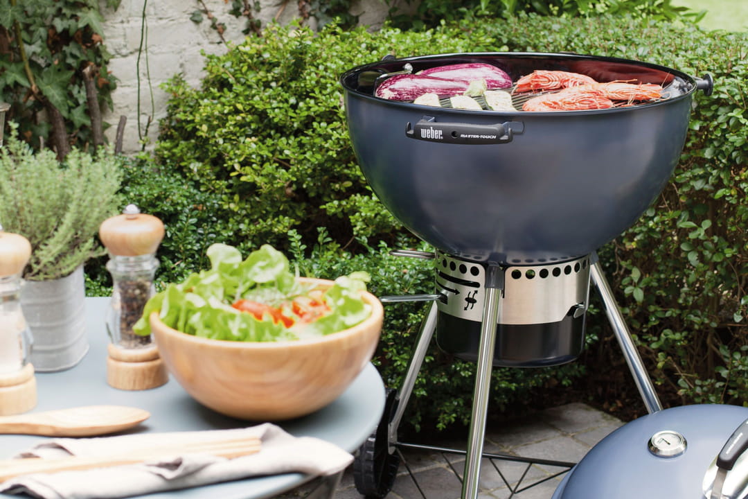 Barbecue à charbon Master Touch GBS de Weber chez Jardiland