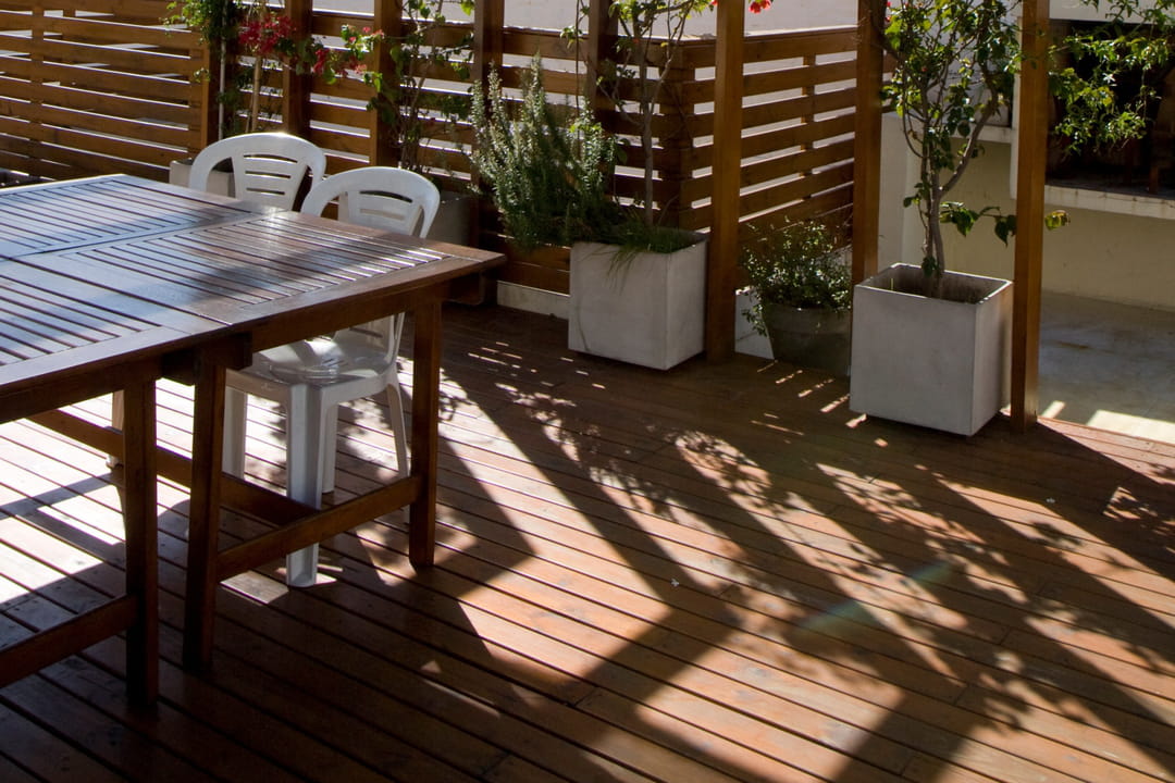 Le teck, roi de la terrasse