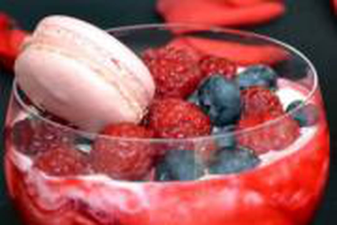 Verrines au yaourt grec et coulis de framboises