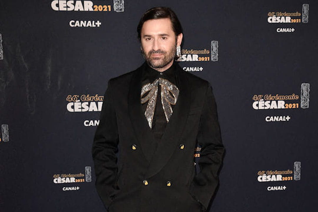 Nicolas Maury en costume Lanvin