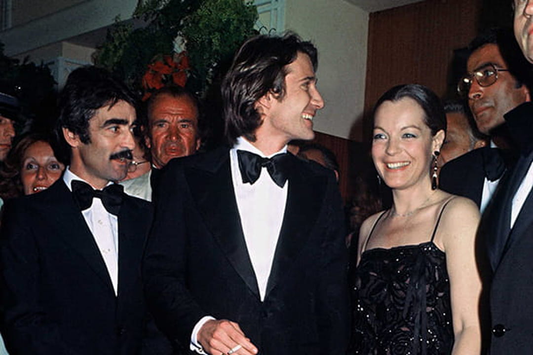 Romy Schneider en longue robe noire