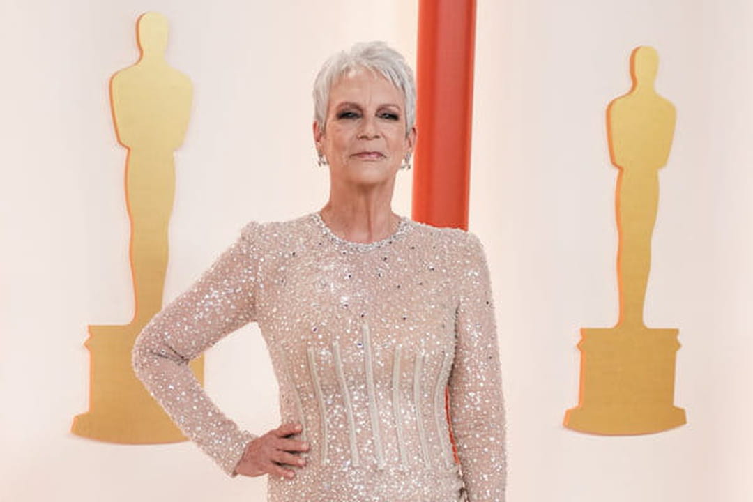 Jamie Lee Curtis en robe pailletée à manches longues Dolce & Gabbana