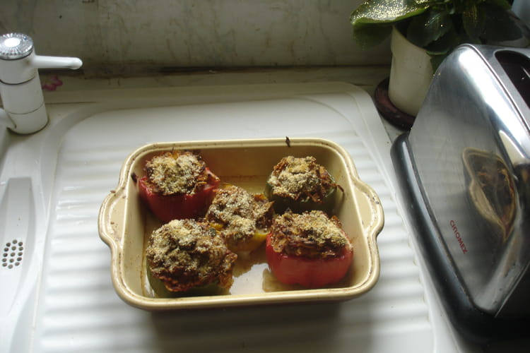 Poivrons farcis à la viande, corn-flakes et cornichons : la recette facile