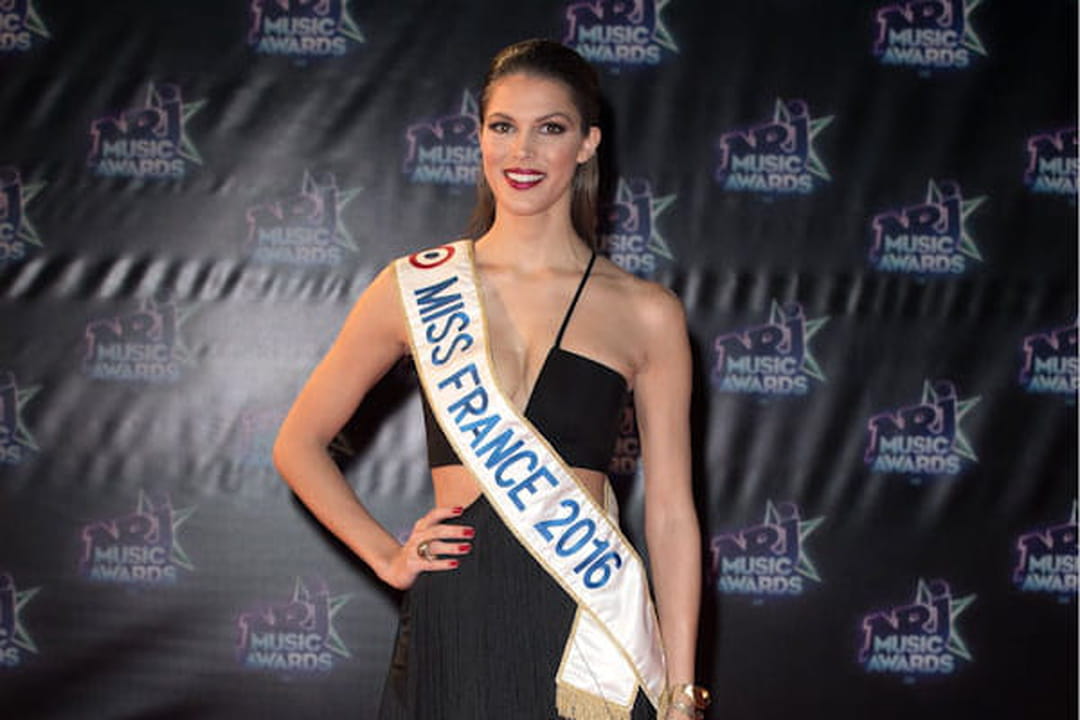 Iris Mittenaere en combinaison cut out