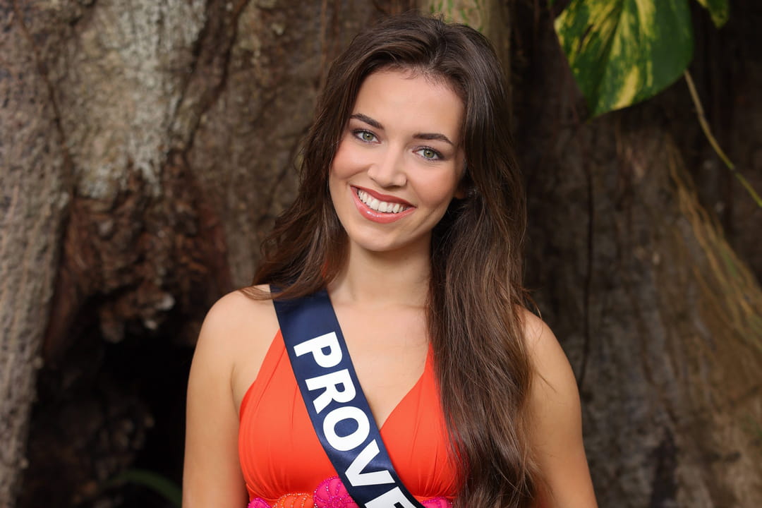 Miss France 2025 : Mégane Bertaud, Miss Provence 2024 pose en maillot ...