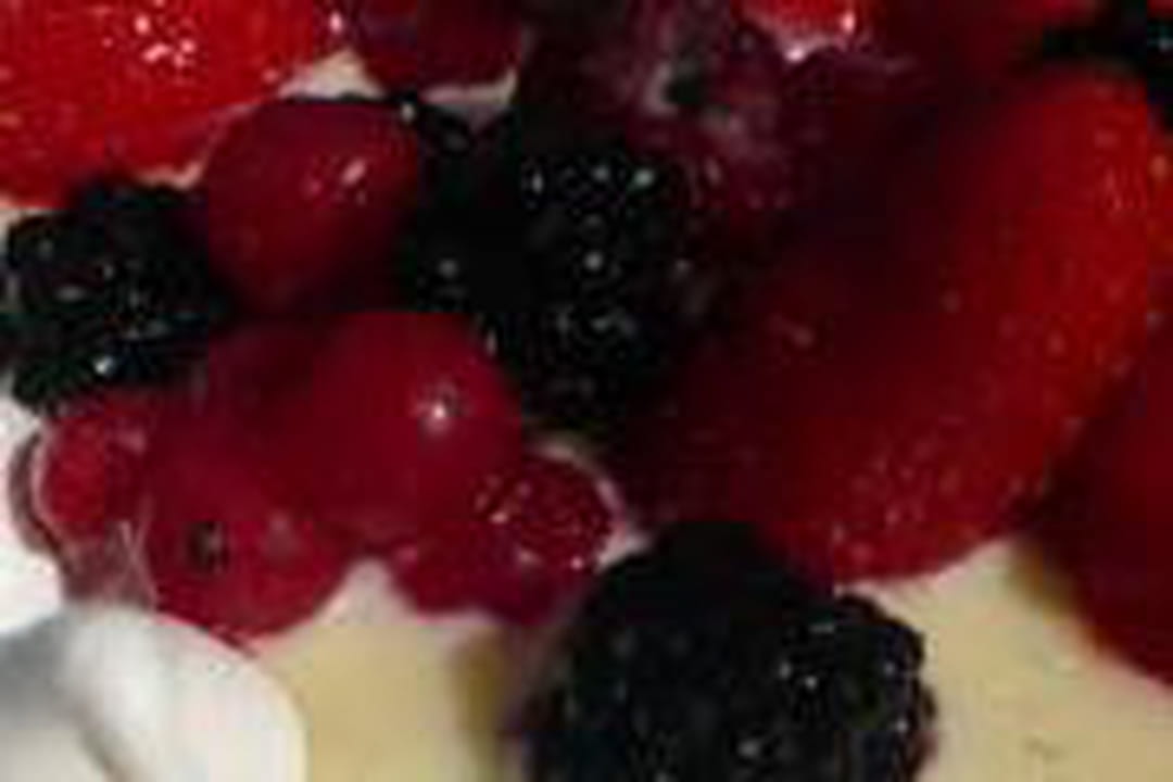 Meringue aux fruits rouges et à la crème pâtissière