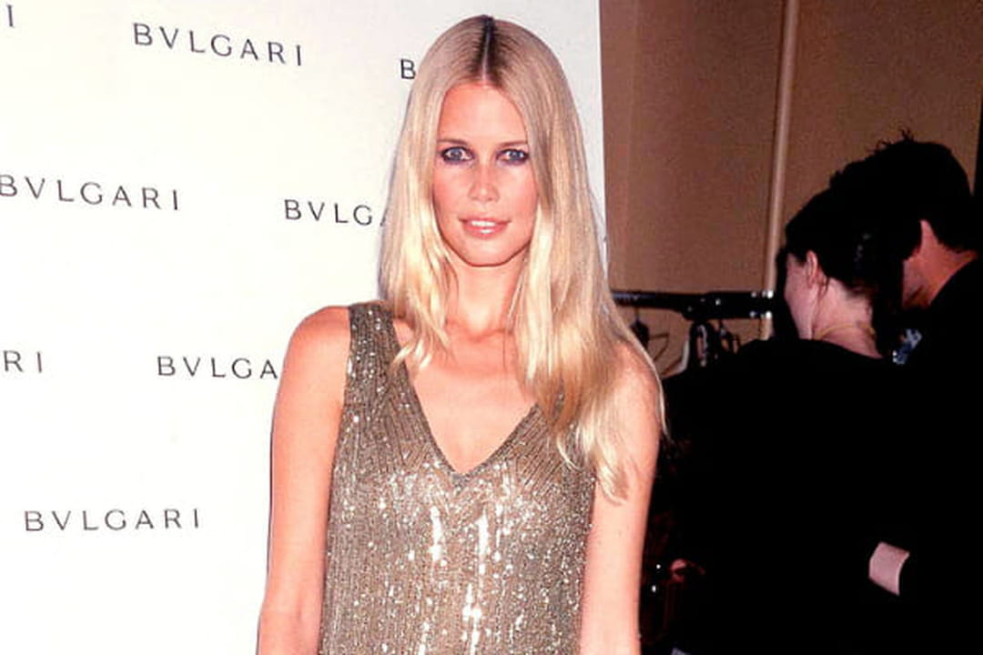 Claudia Schiffer en robe à paillettes
