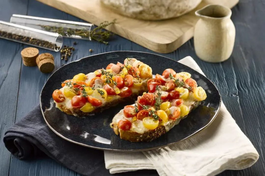 Croustine à la Tomme fondante au Chèvre et aux tomates cerise
