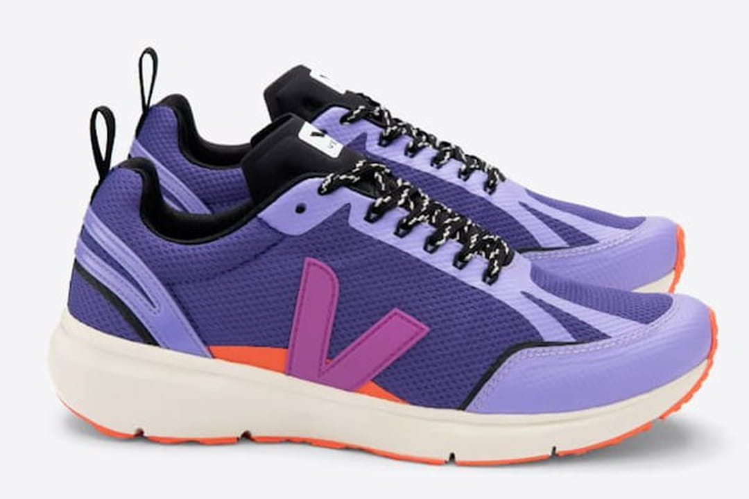 Baskets violettes
