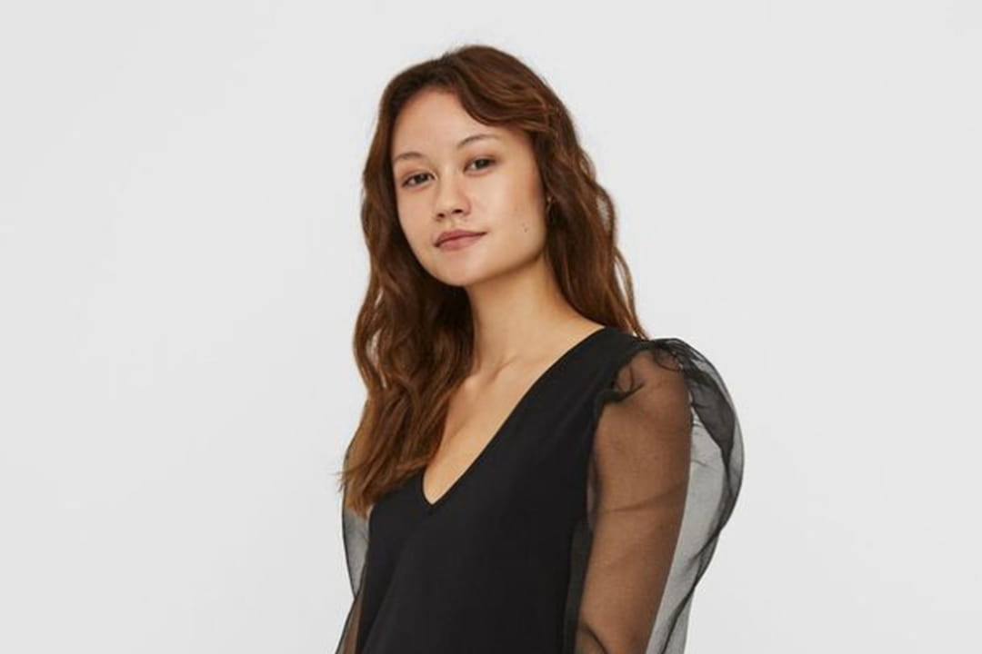 Robe noire aux manches transparentes de Vero Moda