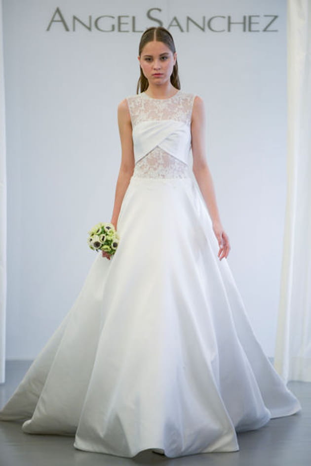 La robe dentelle Angel Sanchez