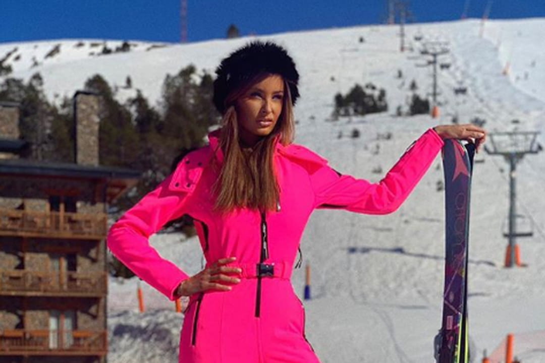 Malika Ménard, rose bonbon