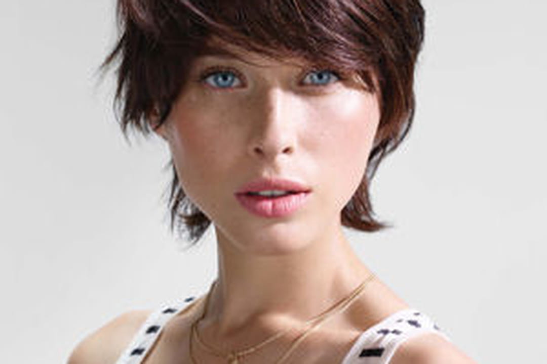 Coupe boyish et nuque longue