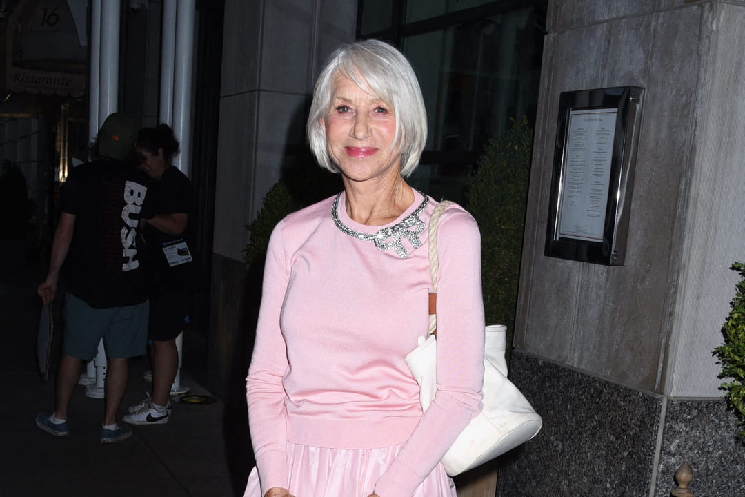 Avec son look rose tout en finesse, Helen Mirren est plus élégante que ...
