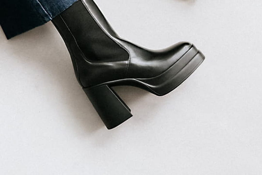 Boots à plateformes en cuir noir