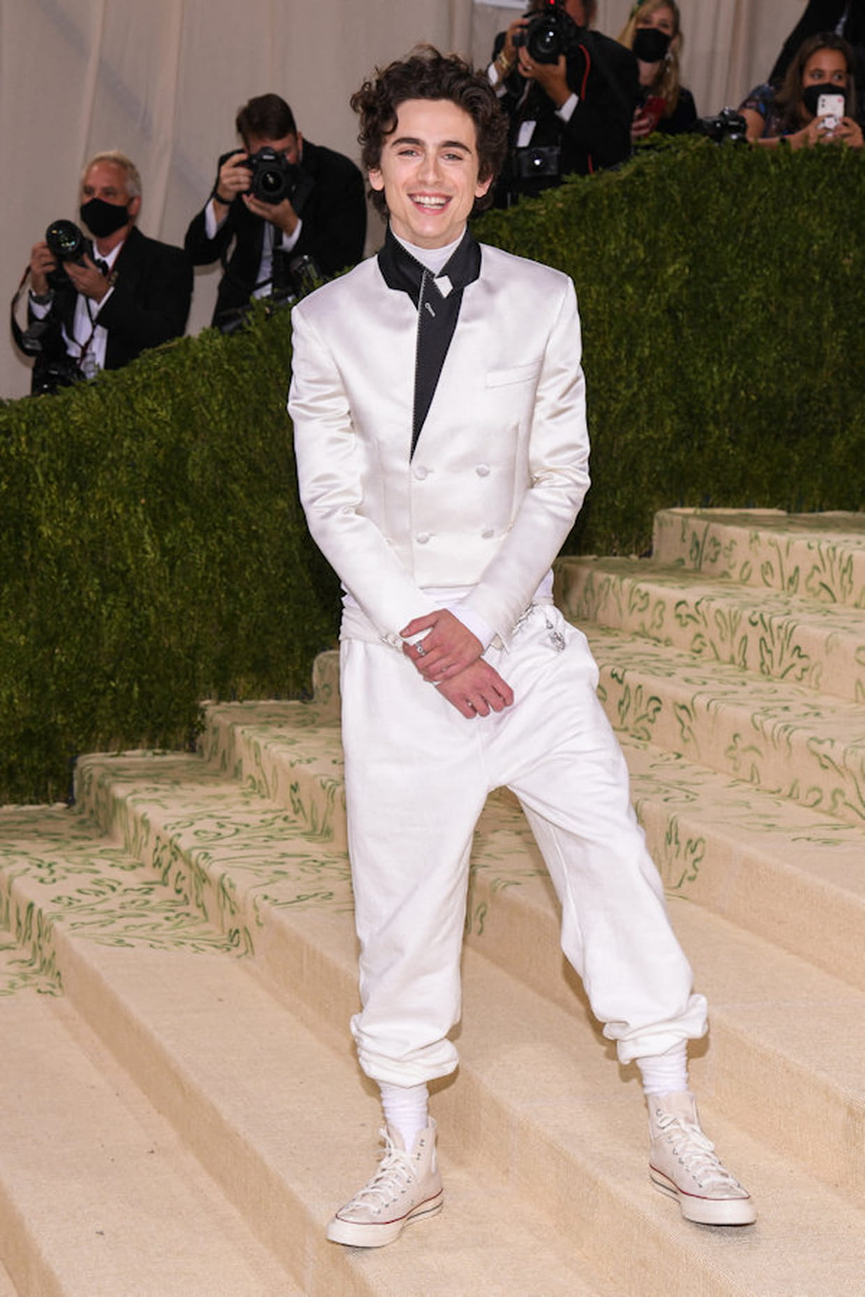 Timothée Chalamet en total look blanc