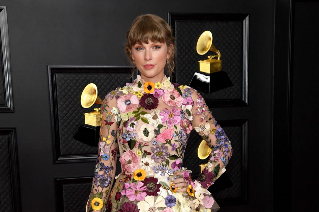 FLOP : Taylor Swift en robe fleurs