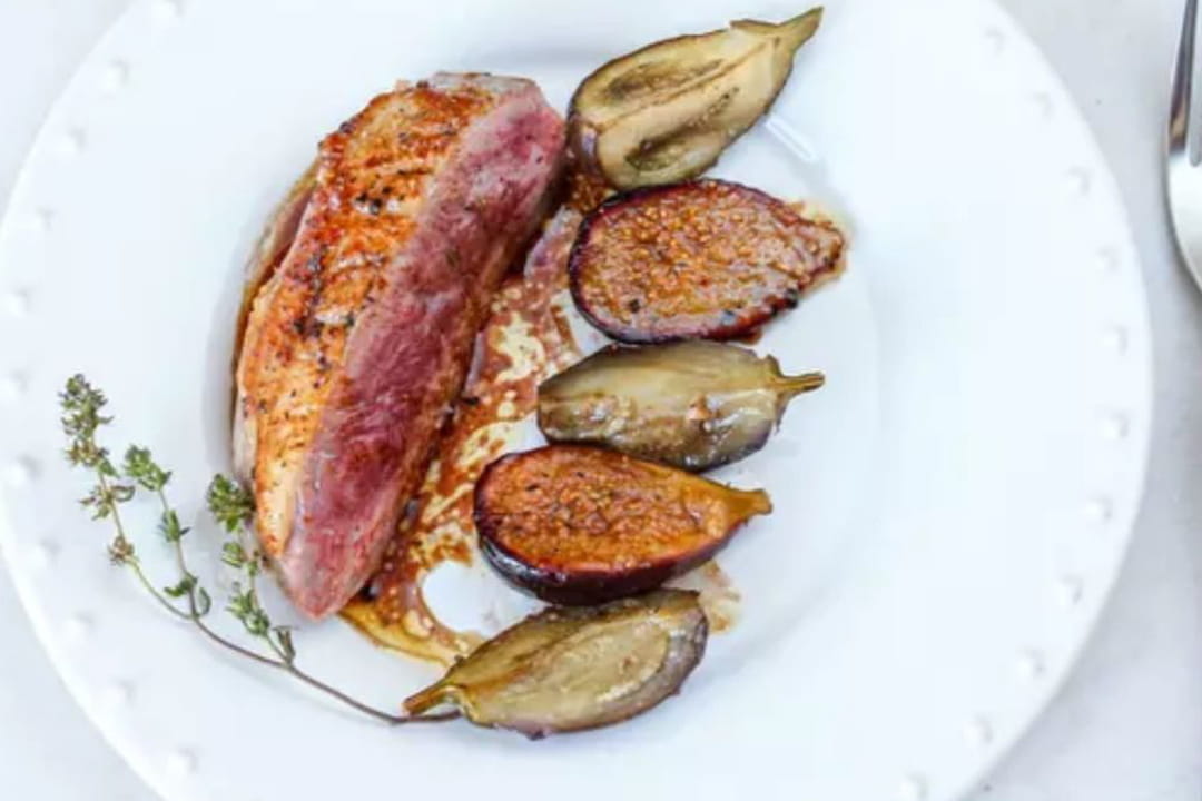Filet de canette poêlé - aubergines et figues confites