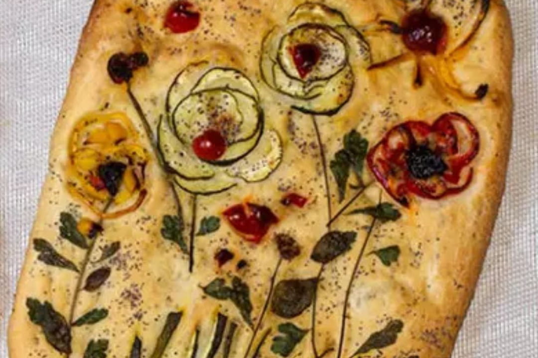 Focaccia ou fougasse fleurie