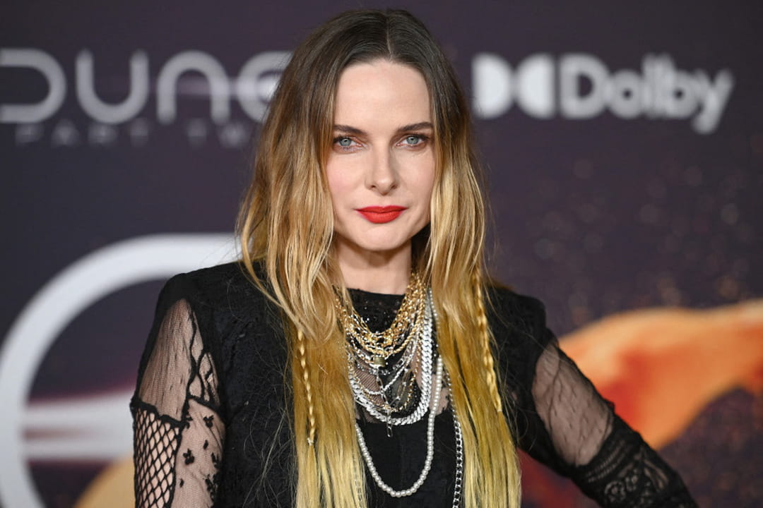 Flop : le blond jaune de Rebecca Ferguson