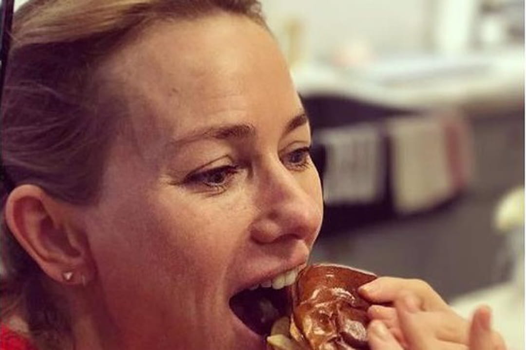 Naomi Watts a croqué la vie (et les calories) à pleines dents