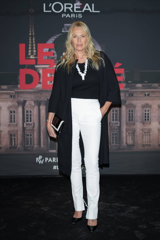 Estelle Lefébure en look noir et blanc