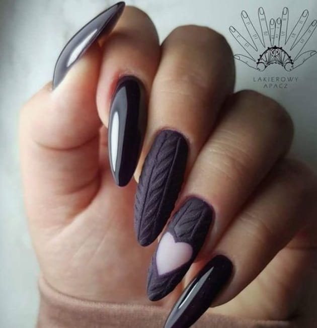 Nail art ongles effet pull pourpre