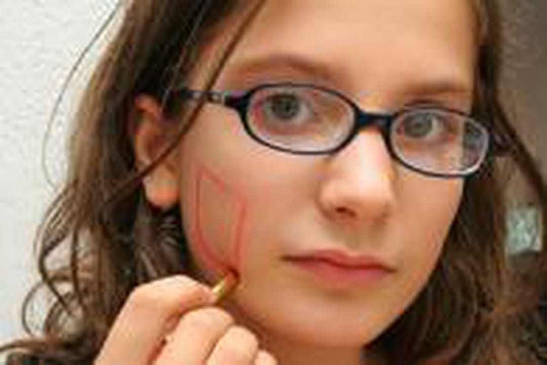 Dessinez de belles pommettes rouges