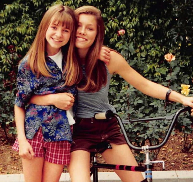 Jessica Biel (alias Mary Camden) avec Beverley Mitchell dans la série 7 ...