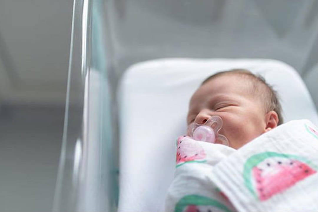 Photo de naissance : bébé à la maternité