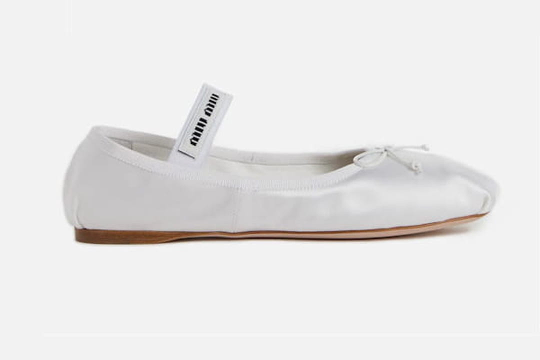 Ballerines en soie blanche