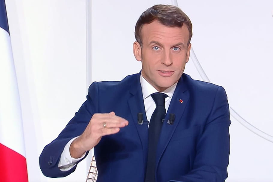 Macron, relooké sur mur blanc : décor et "coupe de cheveux" font scandale