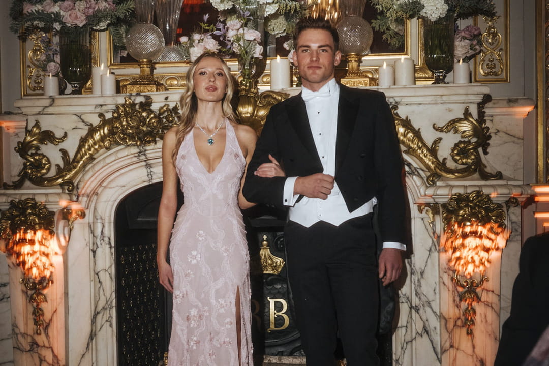 Ruby Kemper était radieuse au Bal des Débutantes avec son cavalier ...
