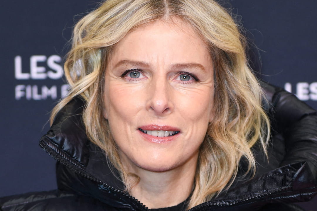 Karin Viard a un secret pour apporter du volume à ses lèvres sans chirurgie