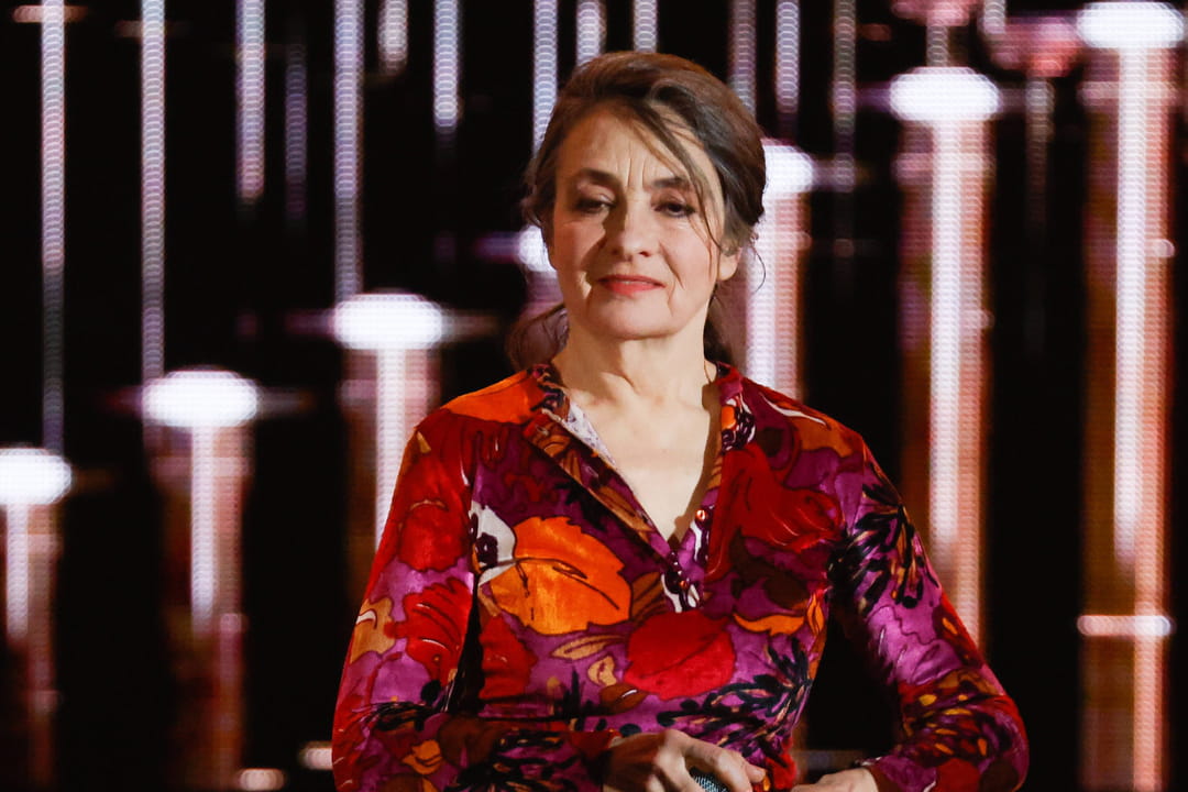 Catherine Ringer atomise Emmanuel Macron