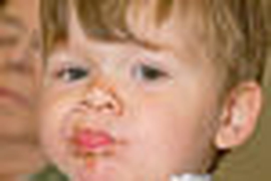 "On ne parle pas la bouche pleine"