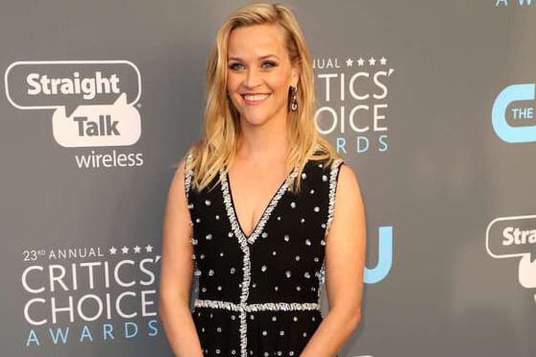 Reese Witherspoon en robe velours à strass