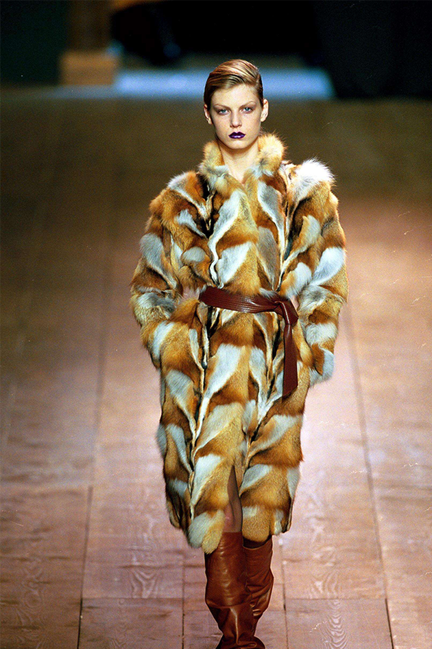 Défilé Yves Saint Laurent automne-hiver 2000 par Alber Elbaz