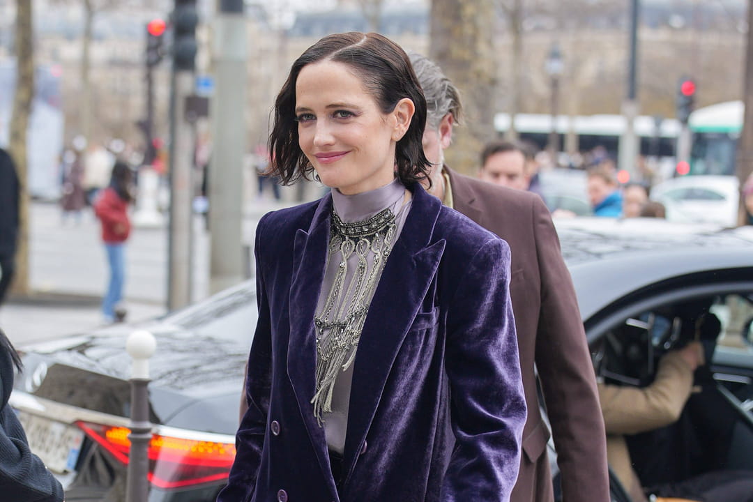 Ces 30 looks retracent le parcours mode gothique chic d'Eva Green