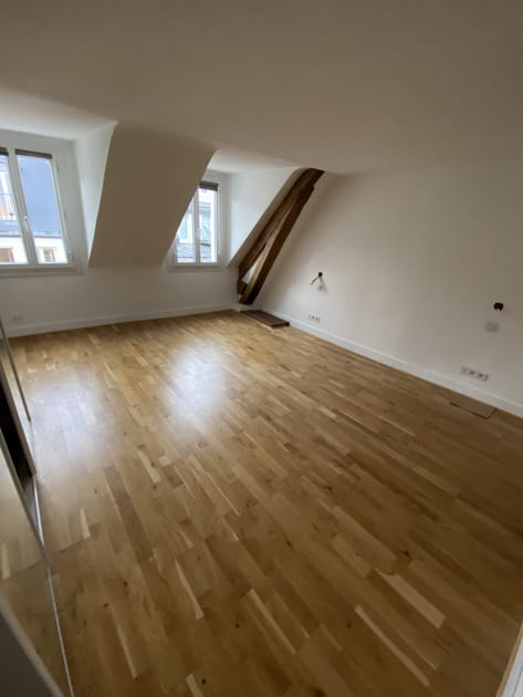 Avant : une spacieuse chambre sous les toits à exploiter