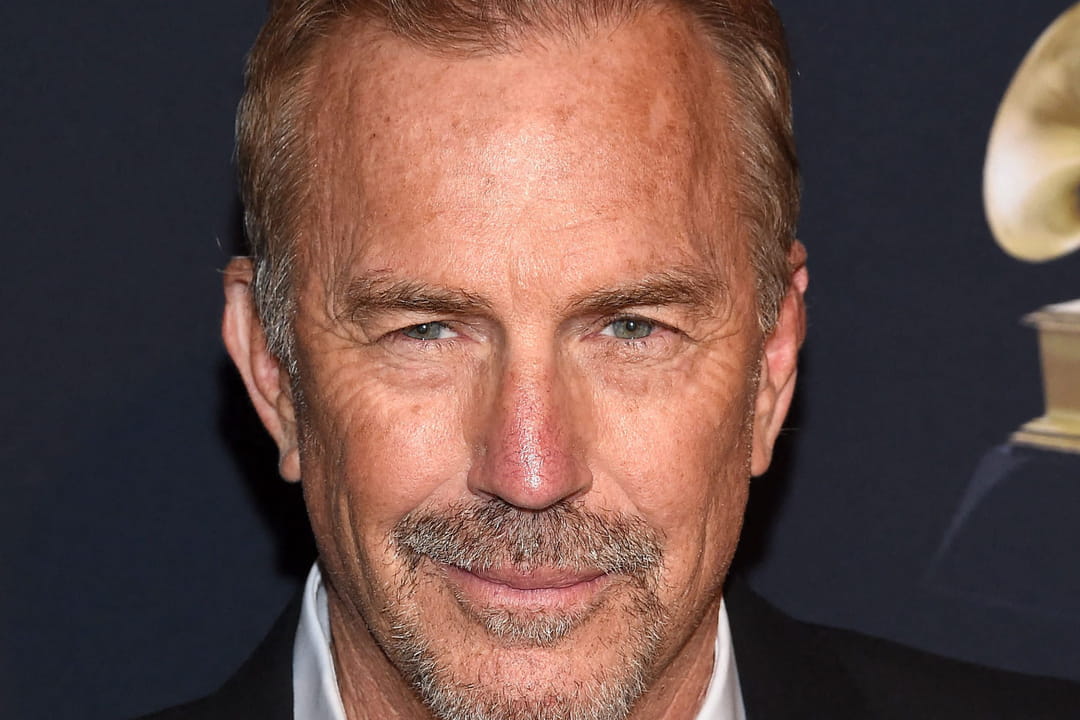 Kevin Costner, adulé par une princesse